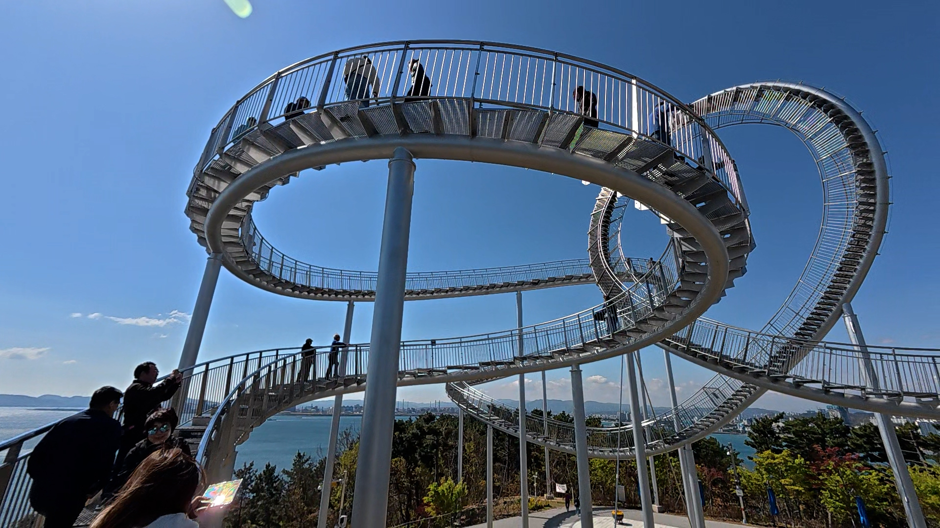 短片：韓國浦項Space Walk 迴旋鋼鐵天空步道觀美景 - 20250504 - 即時新聞 影片 - 即時新聞 - 明報新聞網